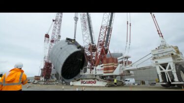 スペインでDemoSATHプロジェクトの2MW浮体式洋上風力試験機 組立完了