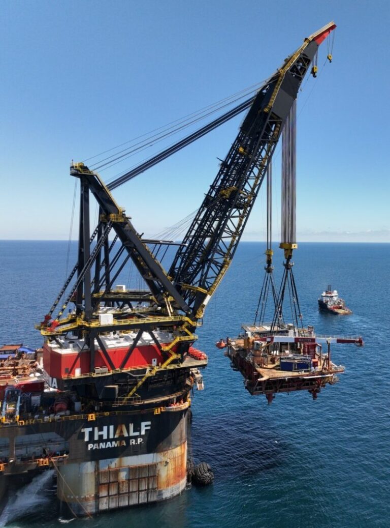 「Thialf」がグレートベルト・リンクを通過してバルト海へ