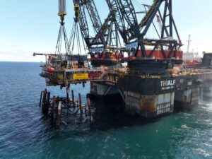 14,200トン吊りクレーン船「Thialf」