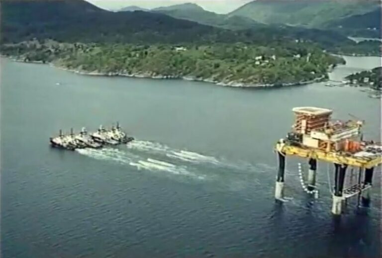 「Sleipnir」がDunlin油田のトップサイドを撤去