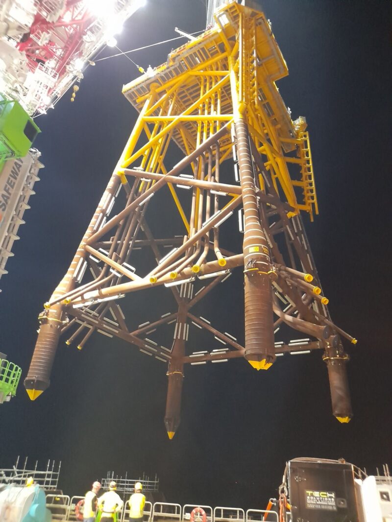 Fécamp洋上風力発電所で「Orion」による洋上変電設備設置