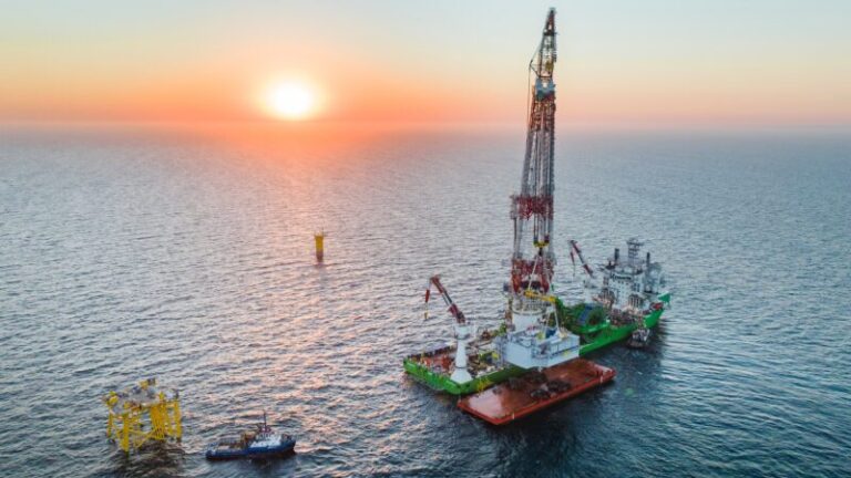 Fécamp洋上風力発電所で「Orion」による洋上変電設備設置