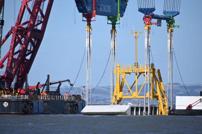 RambizとGulliverによる原発取水口・放水口の設置完了