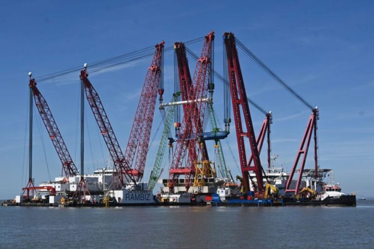 RambizとGulliverによる原発取水口・放水口の設置完了