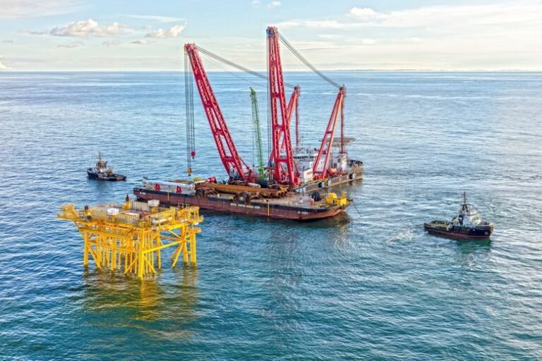 DEME「Orion」がオランダで3,500トンの洋上変電所設置