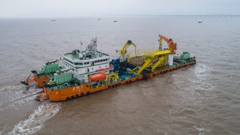 中国で最大積載能力1万トンのケーブル設置船 建造開始