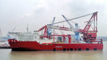 中国で5,000トン吊りの自航式クレーン船の建造を開始