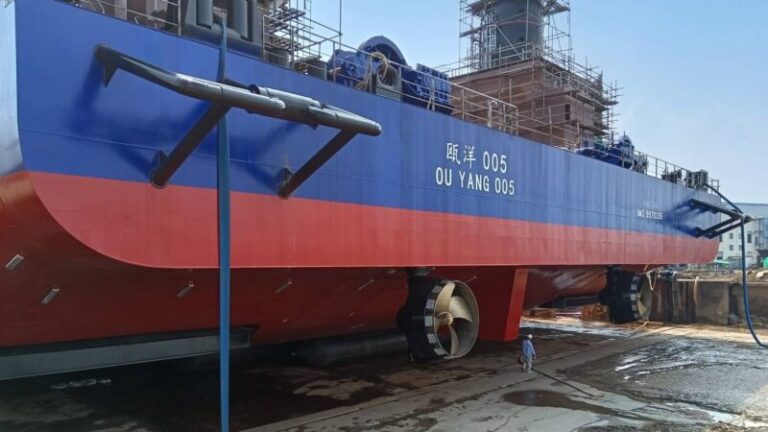 中国で建造されている4隻の800トン吊りSEP起重機船