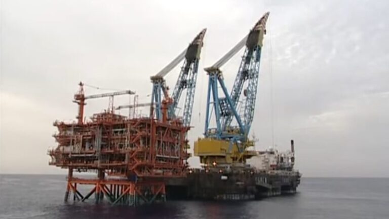 14,000トン吊りクレーン船「Saipem 7000」