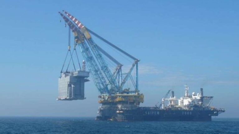 14,000トン吊りクレーン船「Saipem 7000」