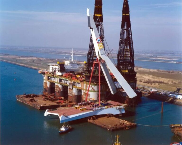 14,200トン吊りクレーン船「Thialf」