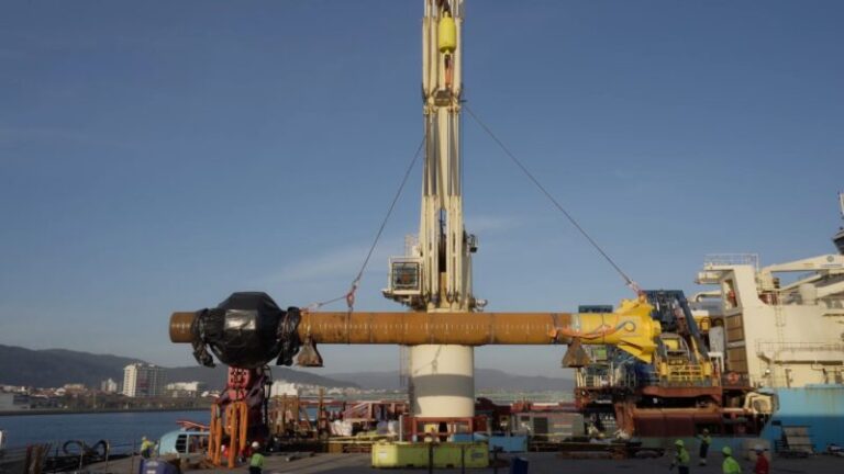 ポルトガルで設置される商用規模の波力発電設備「C4」