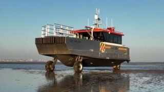 水陸両用乗組員輸送船「CRC Walrus」完成