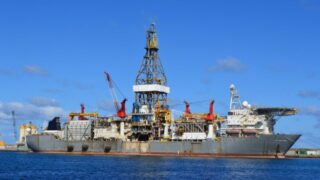 深海掘削船を洋上風力の基礎設置船に改造する計画