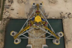 フランスの「Provence Grand Large」で浮体基礎進水