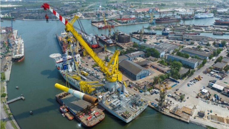 次世代洋上風車設置船「Les Alizés」初作業へ向け準備