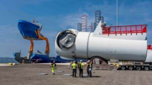 デンマークでVestasの巨大な15MW洋上風車のナセルが完成