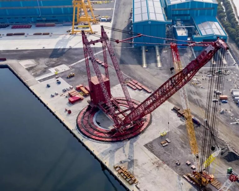 台湾洋上風力のマーシャリングに5,000トンリングクレーンを選択