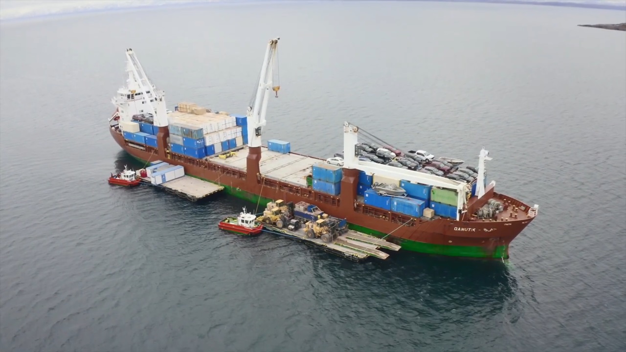 カナダでコンテナ20個などが海に流出