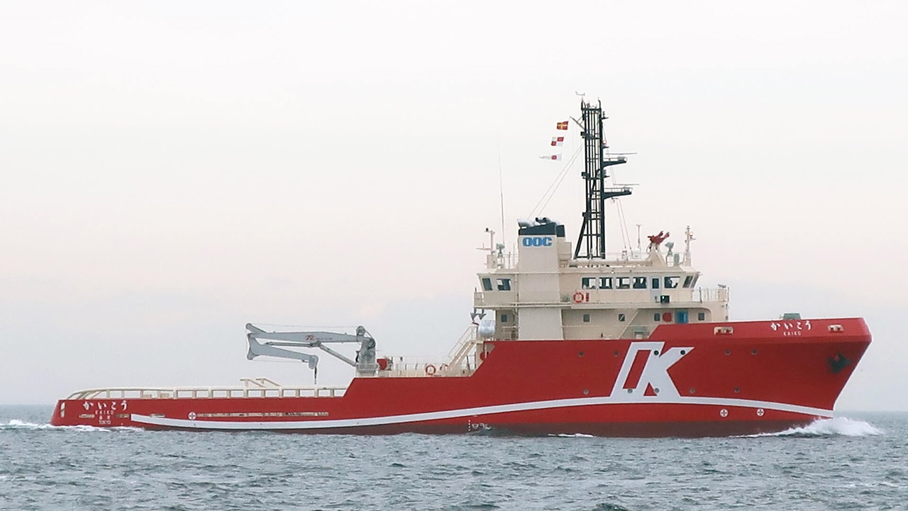 響灘で初作業、SEP船「CP-16001」長崎から北九州へ曳航