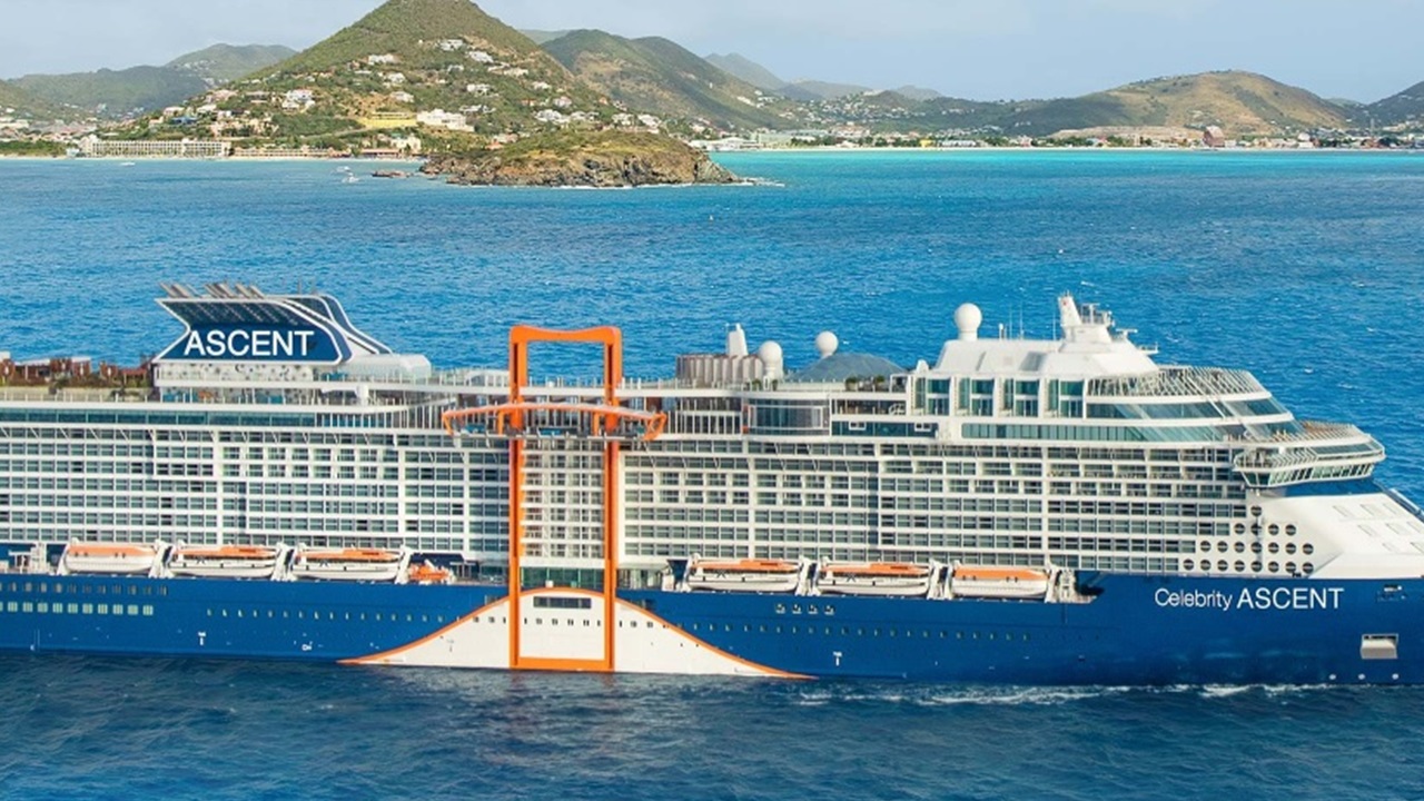 魔法の絨毯を搭載「CELEBRITY ASCENT」引き渡し