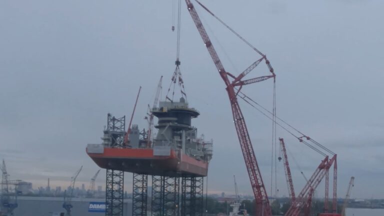 SEP船「Wind Orca」既設1,200トンクレーン撤去