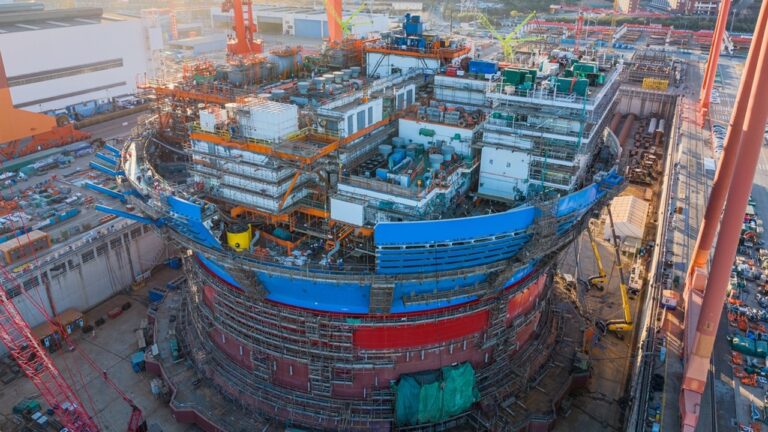 直径約90m、円筒型FPSO「海洋石油122」本体部分が完成