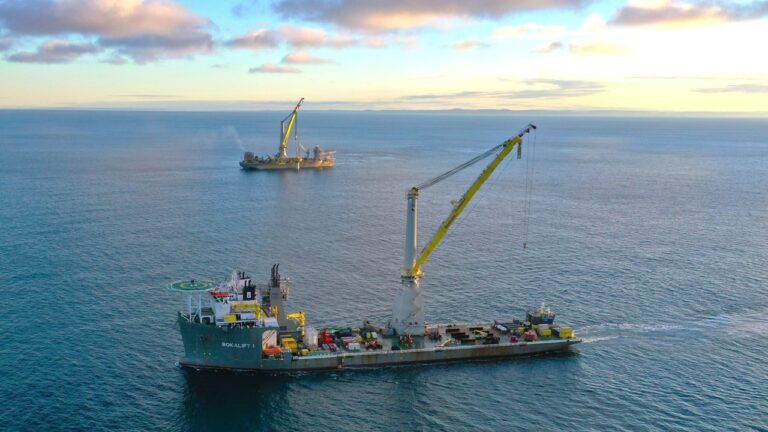 「Moray West」で1基目の洋上変電所設置完了