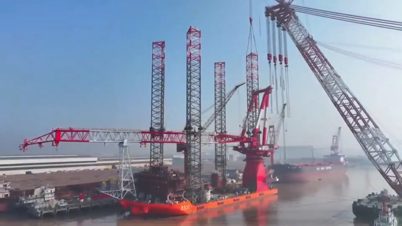 1,600トン吊りSEP船「海建020」レグ設置