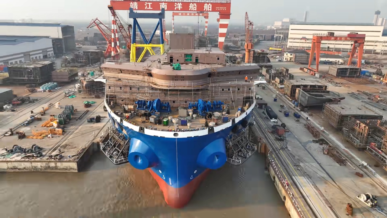 中国で5,000トン吊りクレーン船「华夏鲲鹏01」進水