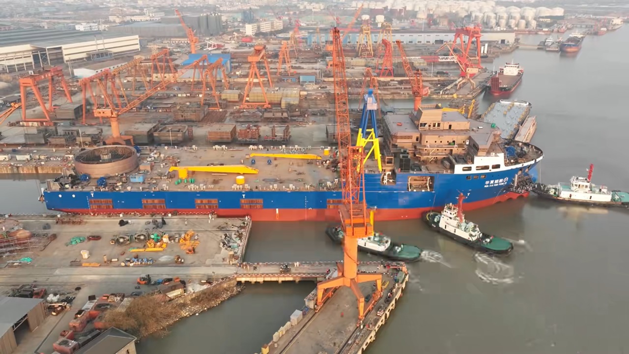 中国で5,000トン吊りクレーン船「华夏鲲鹏01」進水