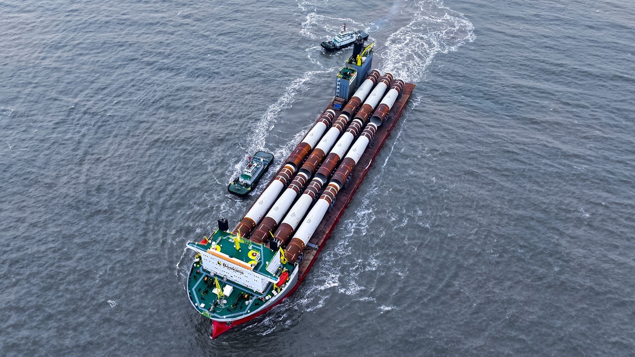 中国の大金重工がフランス洋上風力向けモノパイルの出荷開始