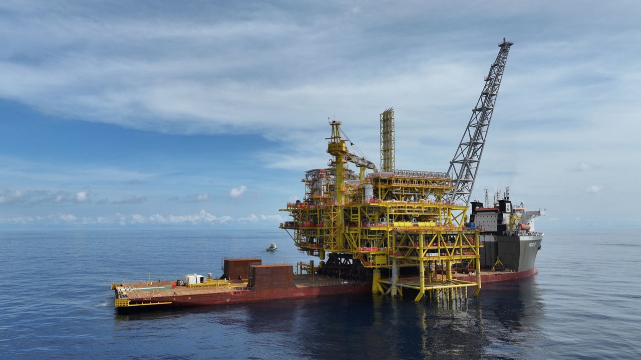 フロートオーバーによる重量14,000トンのトップサイド設置