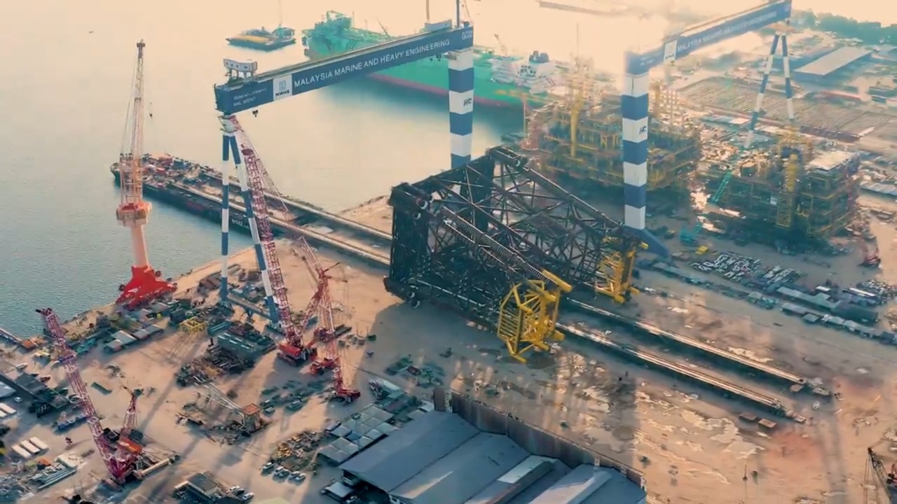 フロートオーバーによる重量14,000トンのトップサイド設置