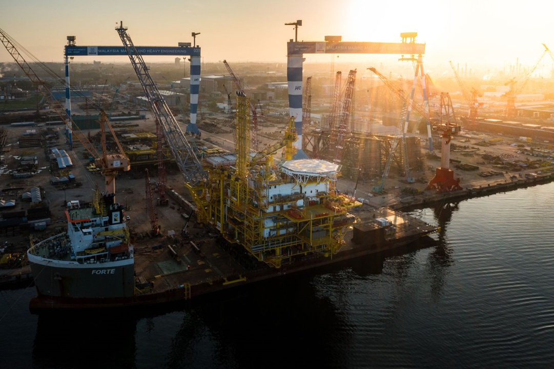 フロートオーバーによる重量14,000トンのトップサイド設置