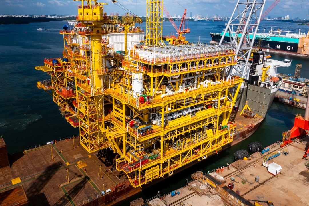 フロートオーバーによる重量14,000トンのトップサイド設置