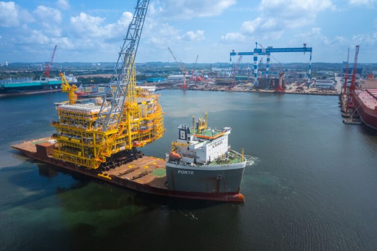 フロートオーバーによる重量14,000トンのトップサイド設置