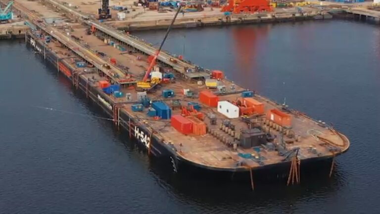 フロートオーバーによる重量14,000トンのトップサイド設置