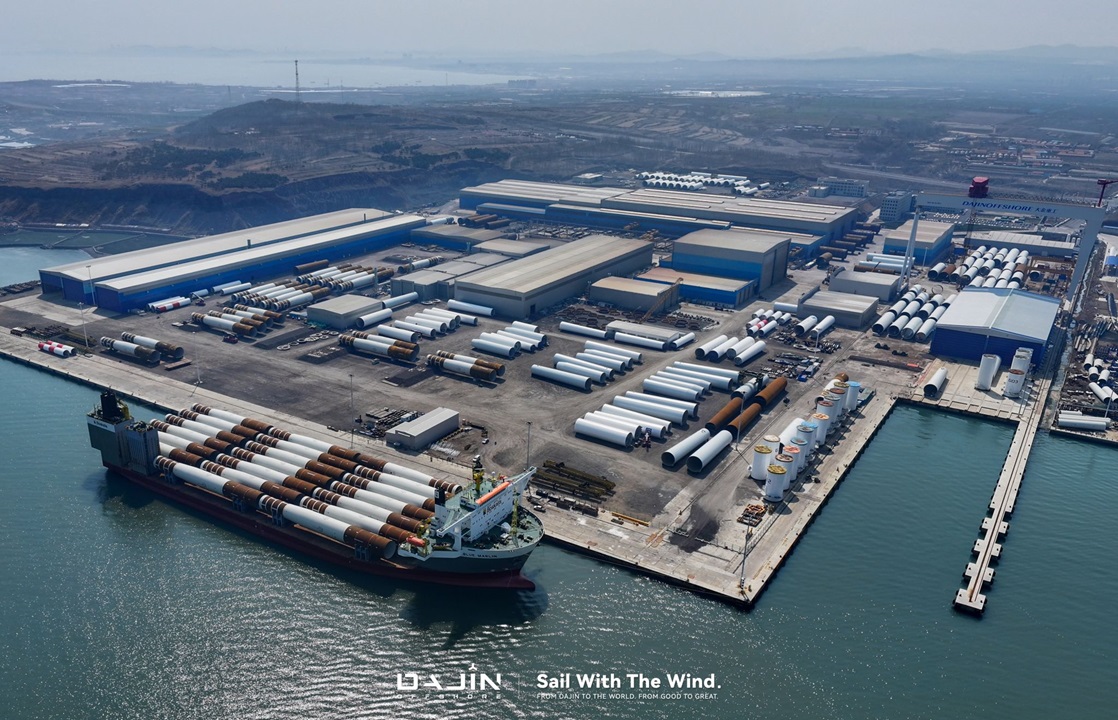 大金重工が2隻目のフランス向けモノパイル出荷、20本積込に7日間