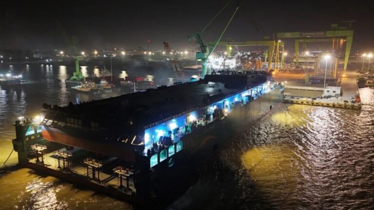 3,600トン吊りDP1自航式クレーン船「电建志高」進水