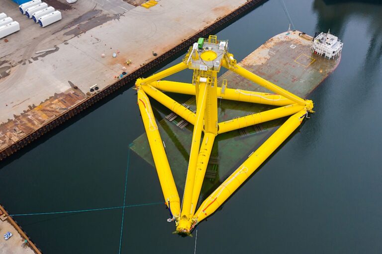 Global Maritimeが浮体式洋上風力TetraSparの廃止措置受注
