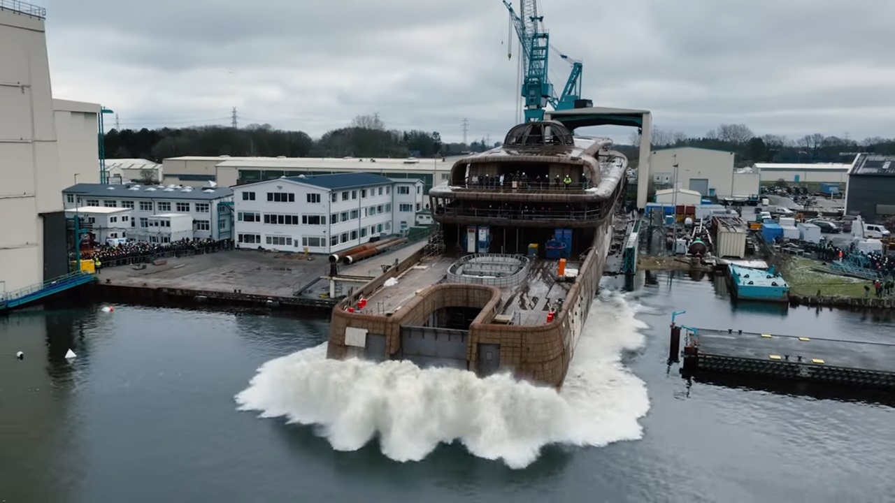 ドイツのルーセン造船所で大規模火災、前澤さんのヨット大丈夫？