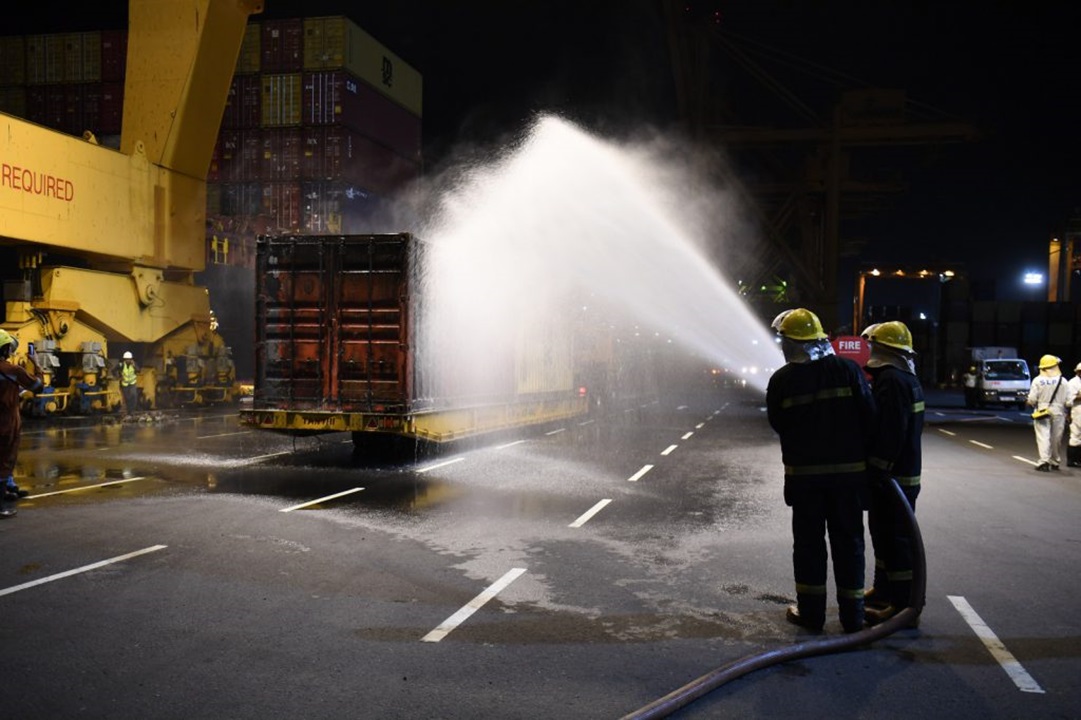 スリランカの「MSC CAPETOWN Ⅲ」で爆発を伴う火災発生