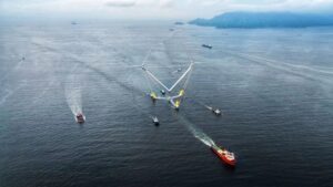 世界最大の浮体式デュアル洋上風力タービン「OceanX」曳航開始