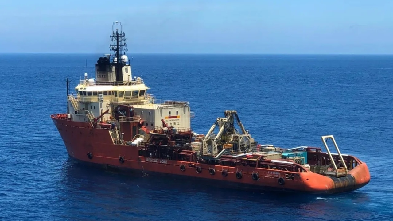 世界最大の浮体式デュアル洋上風力タービン「OceanX」曳航開始