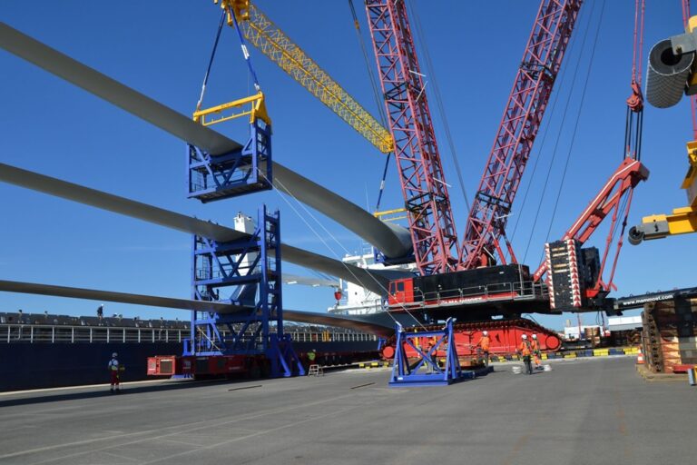 EFGLに設置する10MW浮体式洋上風力のブレードがフランス到着