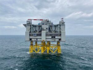 世界最大「Sleipnir」がSofia洋上風力で洋上変電所設置