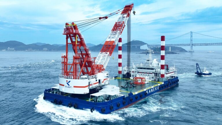 エアドラフト24m以下、千トン吊りクレーン船「铁建大桥起2」進水