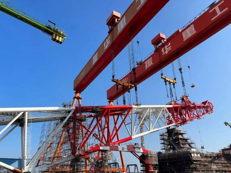 リーダー長さ150m、世界最大の杭打ち船「二航长青」竣工