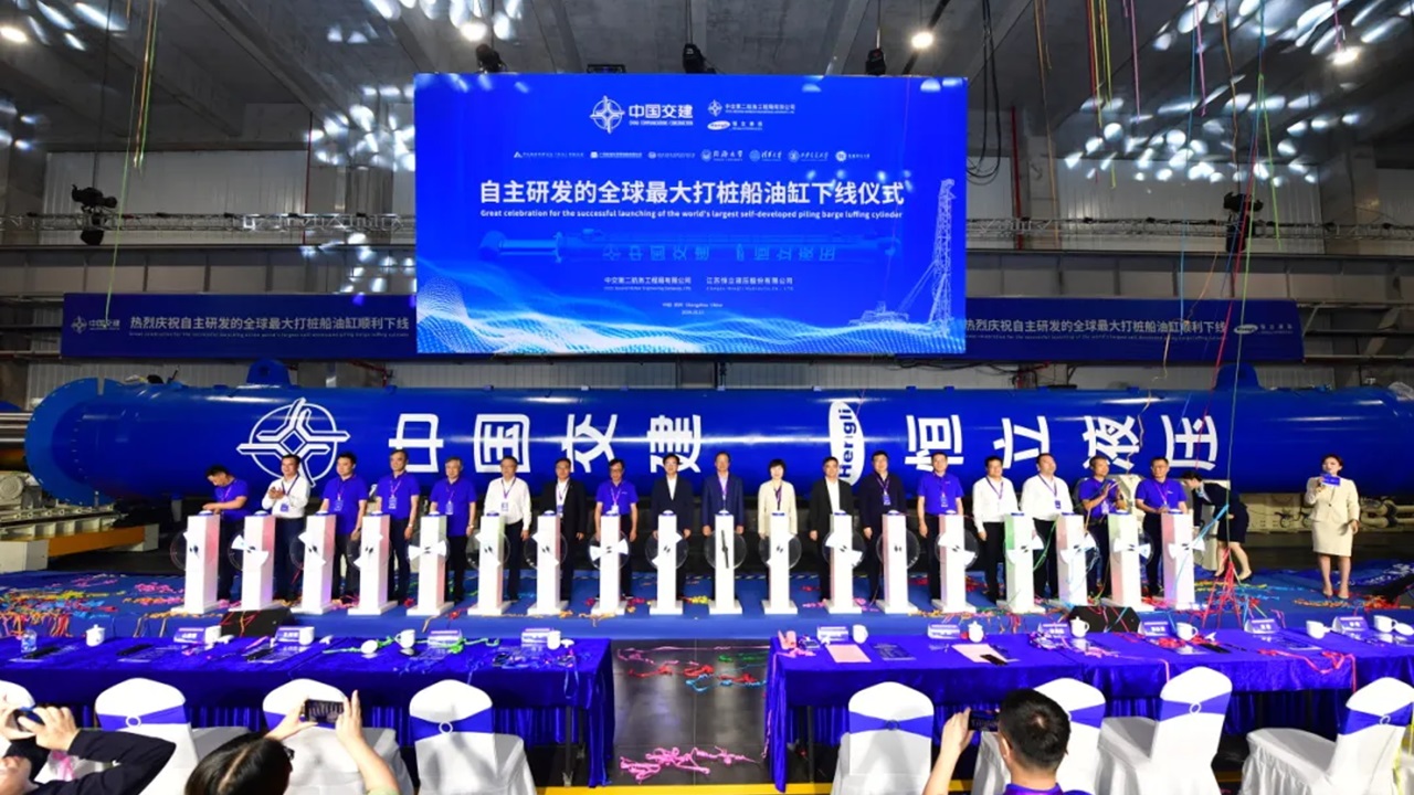リーダー長さ150m、世界最大の杭打ち船「二航长青」竣工
